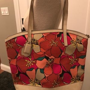 Relic Bags | Padded Black Hand Bag W Texture Detailing | Poshmark